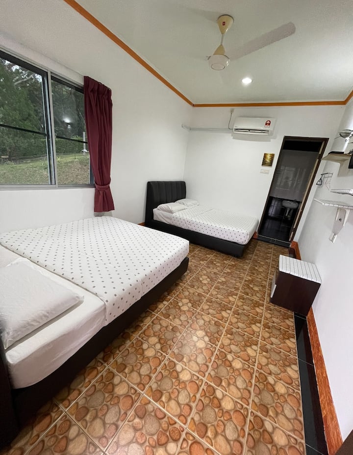 2 Queen Size Beds - Sungai Lembing