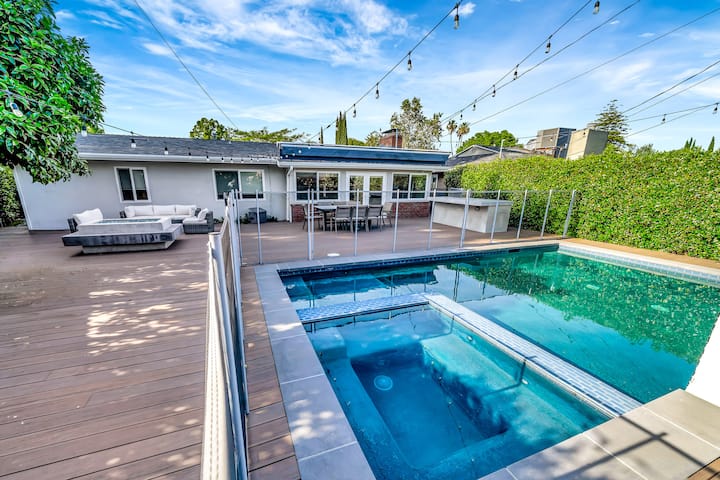 Pool, Spa, Pool Table, Fire Pit & Rv Parking! - North Hills - Los Angeles
