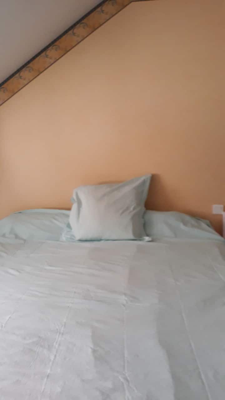 Chambre 4. 1 Lit - Châteauroux