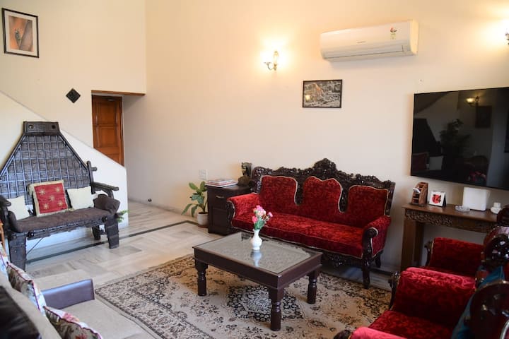Cozy 2bhk Apartment W/ Balcony | Near Birla Mandir - Jaipur