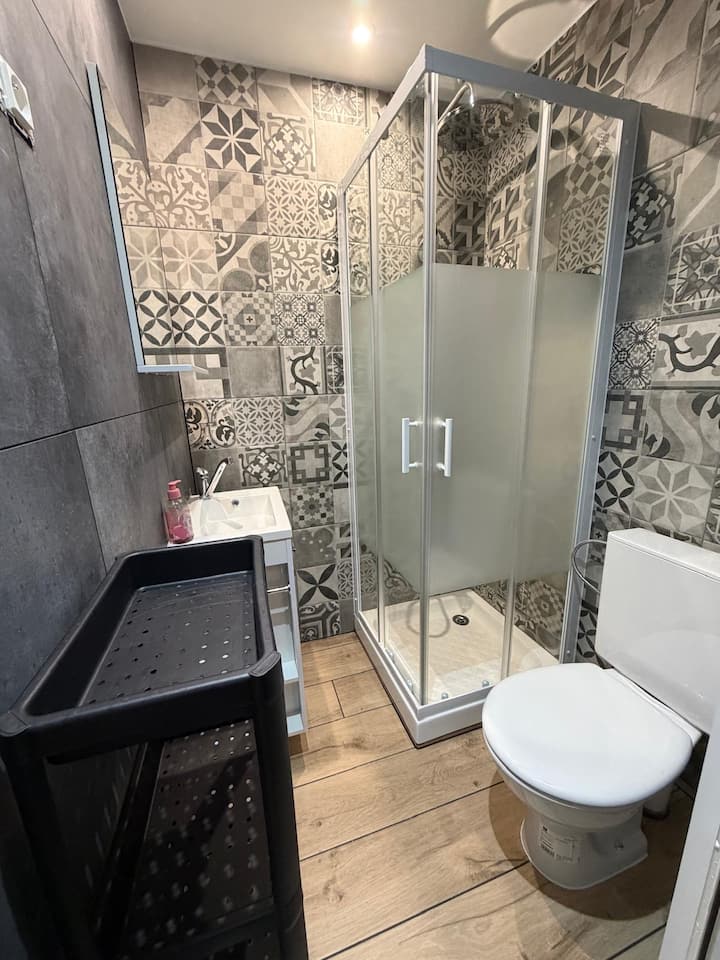 (29-04)studio Facile D'accès - Saint-Ghislain