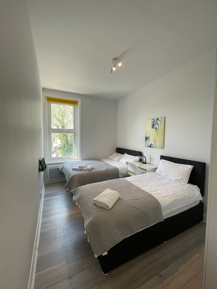 Elegant 2br W/ Air Con/ Chamberlayne Inn - London