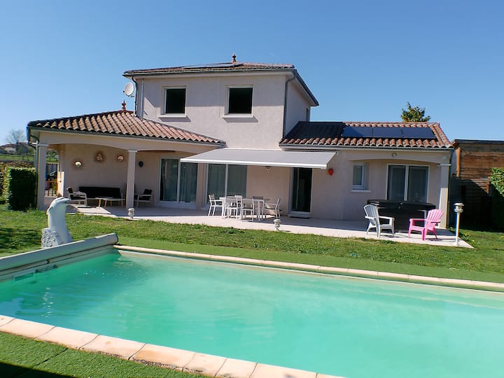 Villa Près De Vichy Piscine Chauffée & Jacuzzi - Auvergne