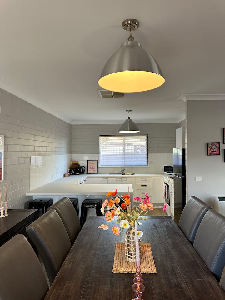 No4 Jacaranda Central Deakin- Sleeps 4 - Mildura - Mildura