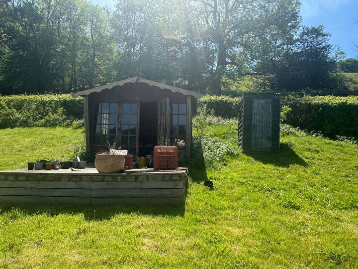 Summerhouse With Eco Loo - Hay-on-Wye