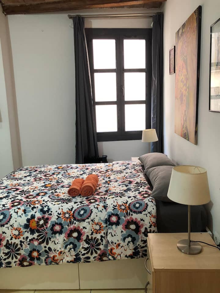Cool Room In Raval (With Elevator) - Barcelona
