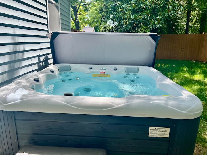 Bluebird Bungalow Hot Tub 2 Mi Gvl Sleeps 7 - Greenville, SC