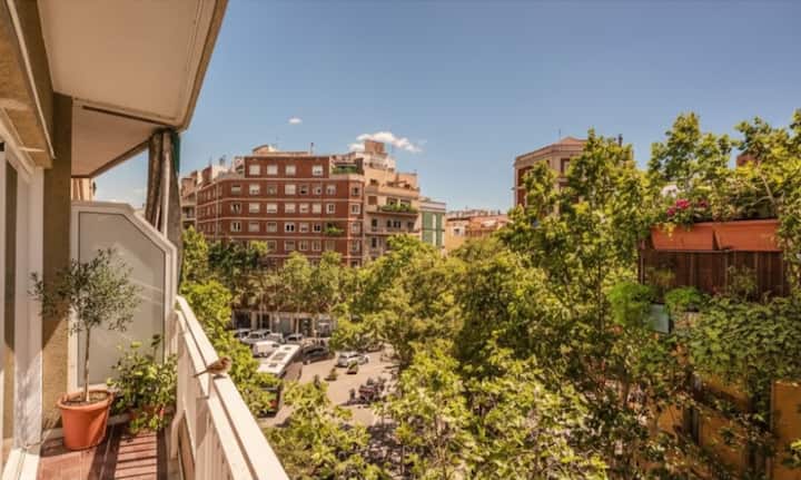"Acomodis" 4-bedrooms 2-bathrooms Gaudi Avenue - Barcelona