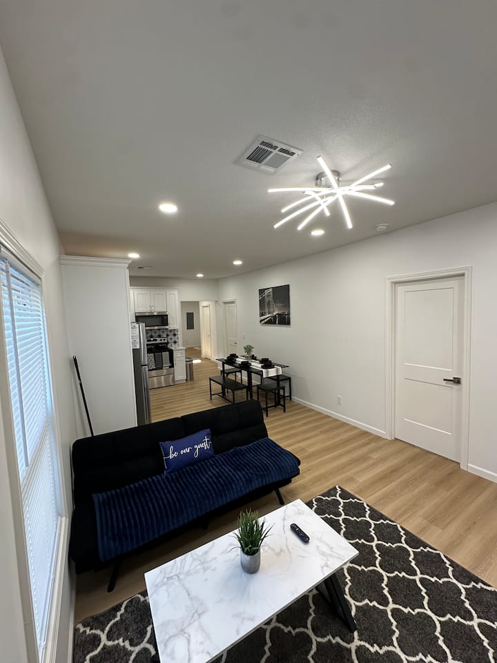 Cozy 3-bed 2-bath Home Near Dt - Wichita, KS