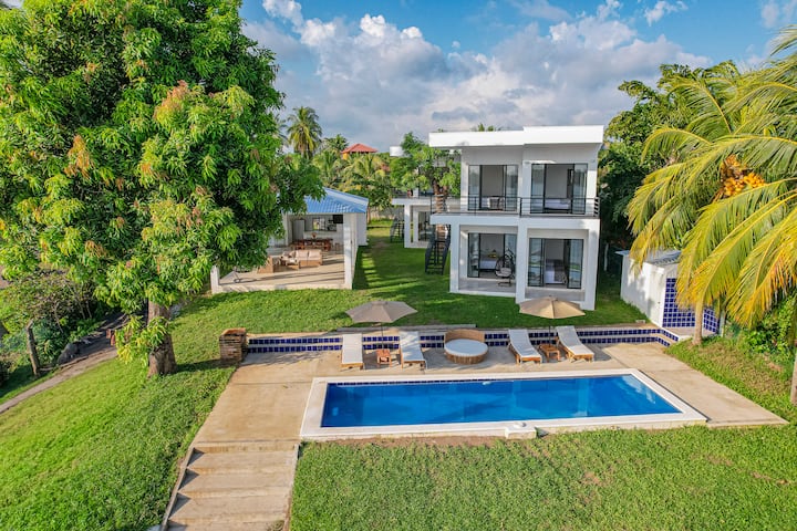 Casa Blanca - El Zapote, Sv 24 Personas/ 8 Cuartos - El Salvador