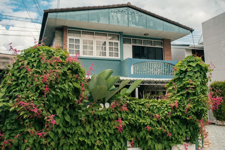 宁曼路Misstime别墅二楼两房一卫|洗衣机|钢琴可弹奏|晾晒阳台|免费停车|有厨房 - Chiang Mai