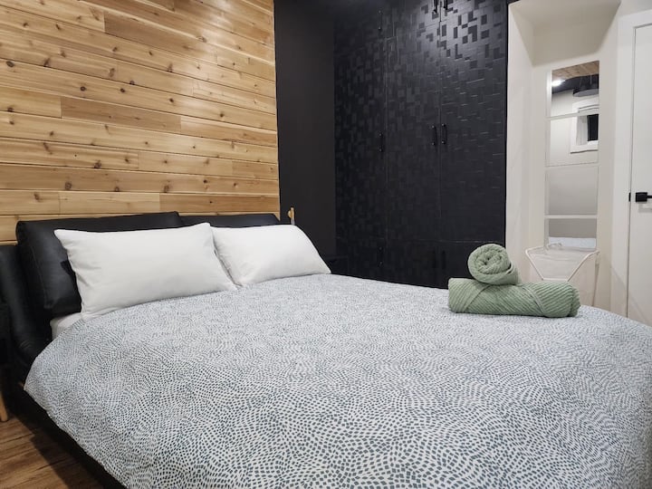 "Charming & Compact Retreat" - Saint Albert