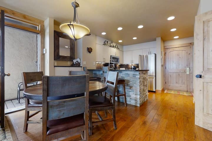 Beautiful 1br 2nd-floor | Balcony | Pool - Steamboat Springs
