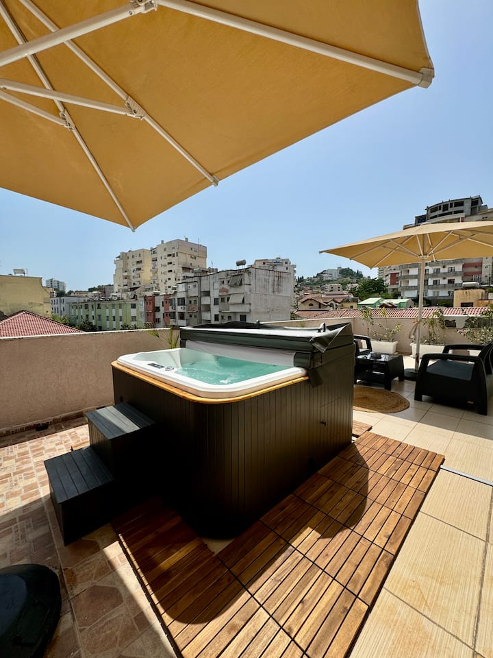 Sunlit 3br W/ Jacuzzi & Panoramic Terrace - Durrës