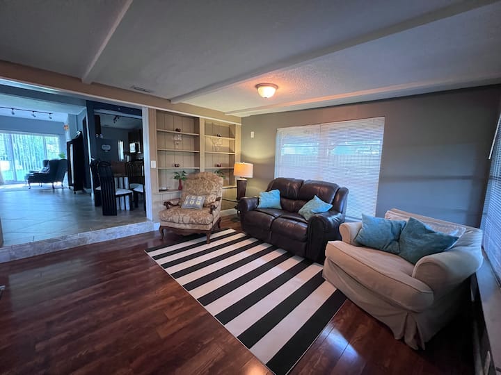 Roomy 3br/2ba • Long-stay Ready • 2 Miles Downtown - Orlando, FL