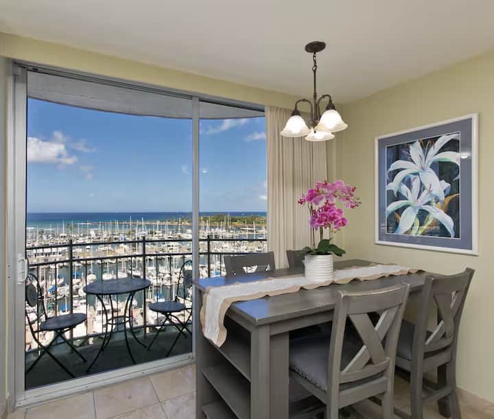 Amazing Ocean Marina View Condo Near Waikiki Beach - Honolulu