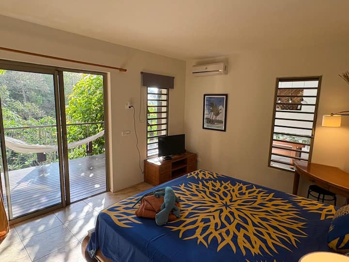 Dans Une Maison D'architecte - French Polynesia