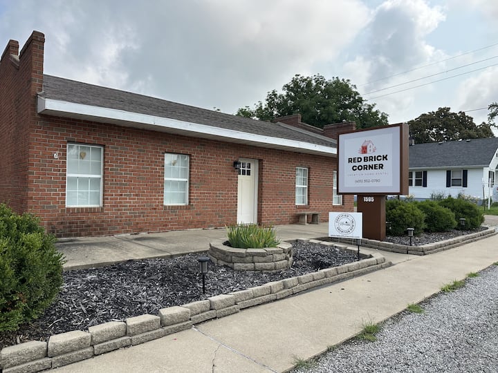 Nauvoo's Red Brick Corner - Nauvoo, IL
