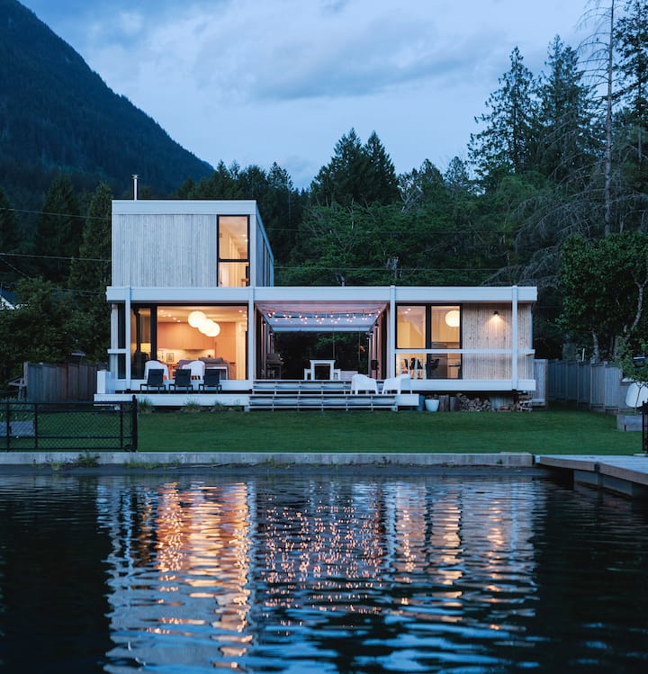 Modern Architect-designed Lakefront House - Hope