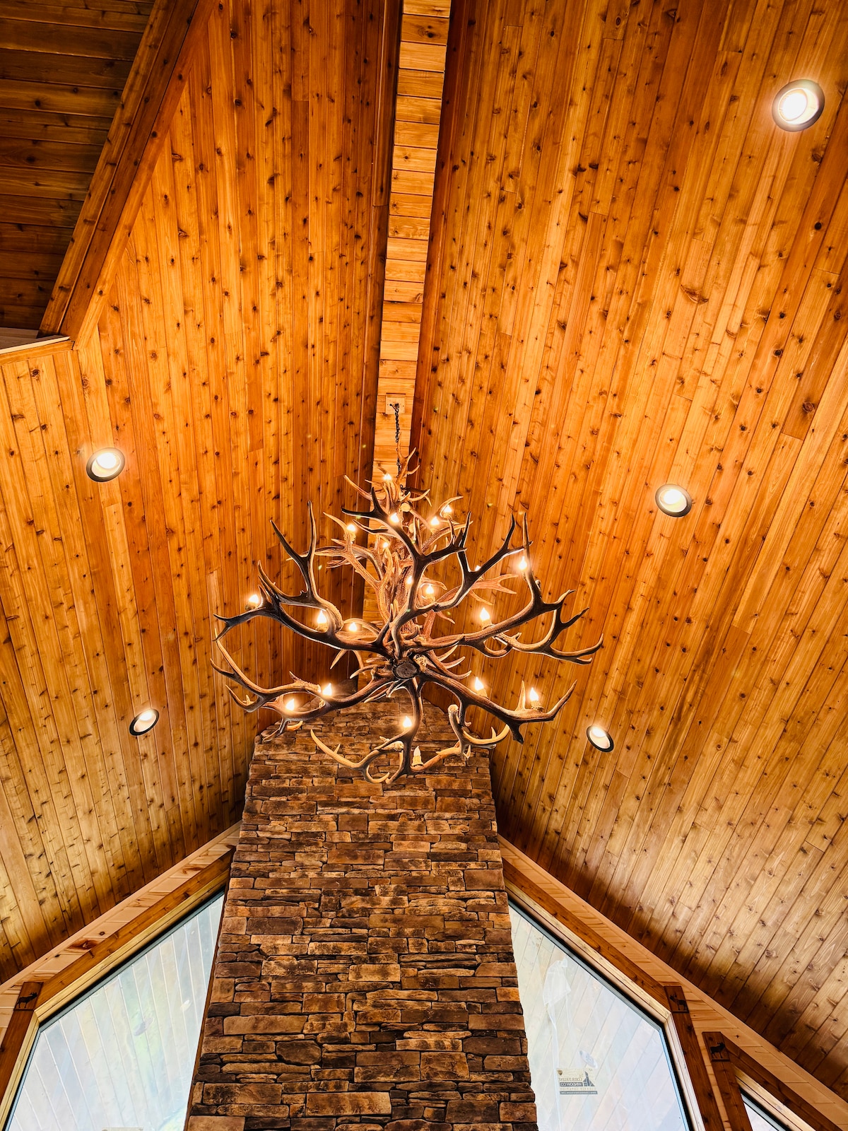 Elk Meadows Lodge-10 min. to YNP+Hot tubs+AC+Sauna - Cabins for Rent in ...