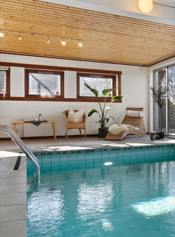 Stort Hus Med Inomhuspool - Stockholm