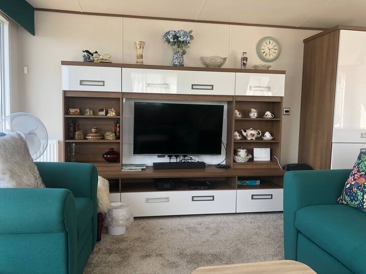 Charming Bembridge Caravan In Isle Of Wight - Whitecliff Bay Holiday Park
