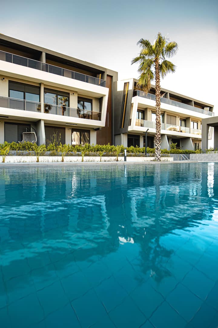 Unique And Stylish Family Suite H12 - Lara Beach