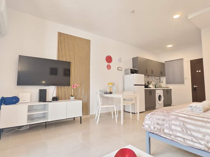 Central Studio Near Harbor 200 Mbits Xbox X - Paphos