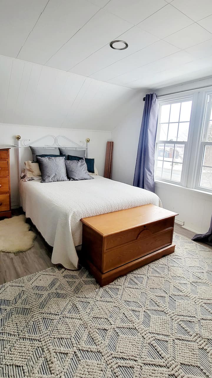 Apple Blossom Room - Miramichi