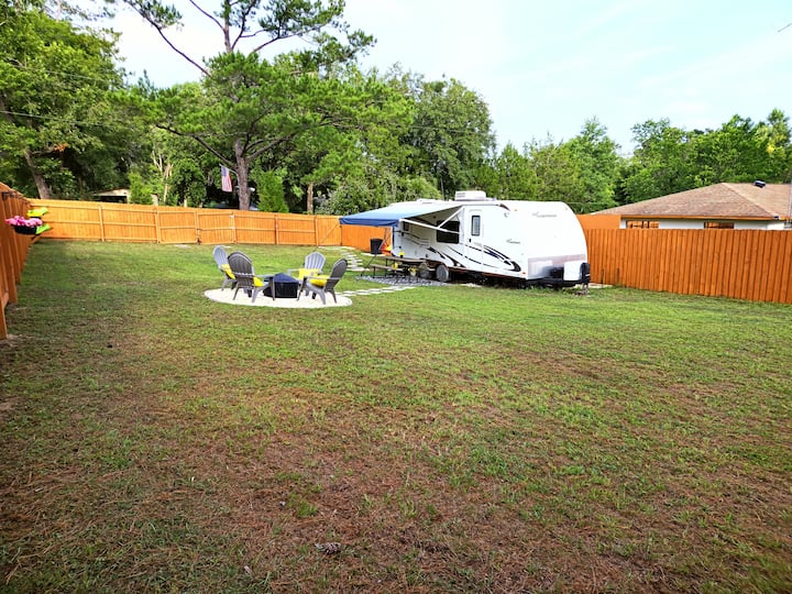 Cozy Rv Retreat/private Backyard- 5 Min From River - Dunnellon, FL