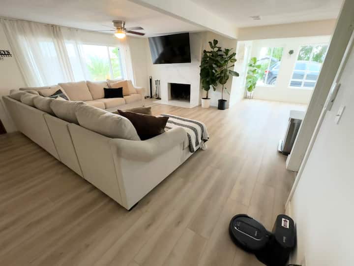 Stylish 4br Pool House - La Mesa, CA