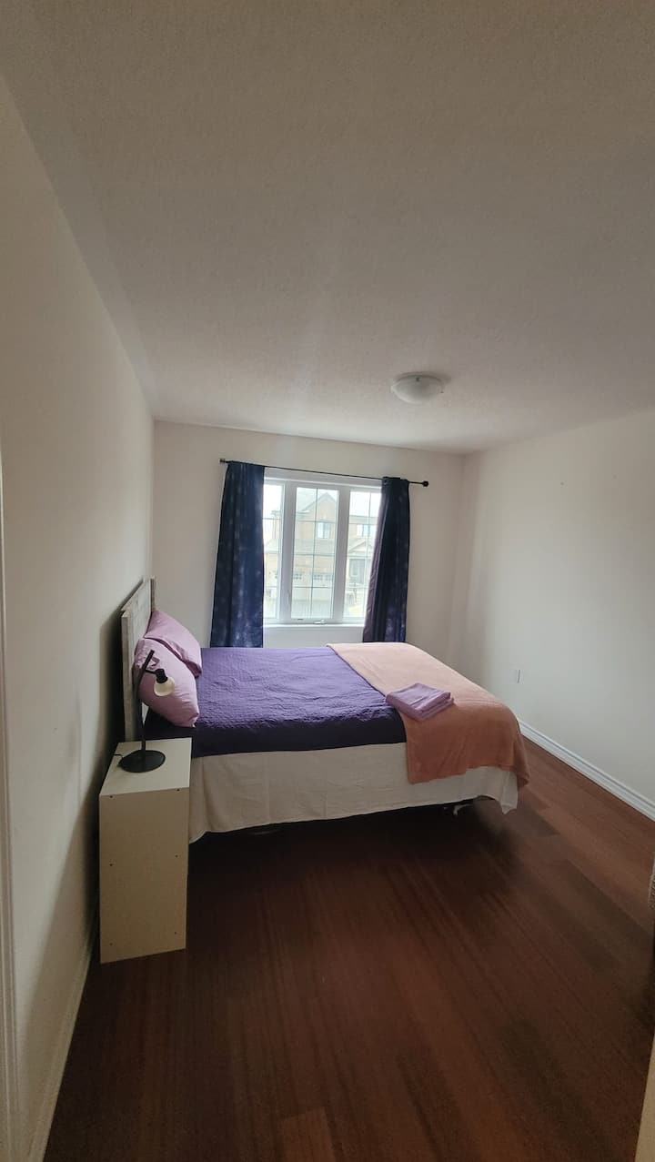 Spacious Self Contained Room - Newcastle