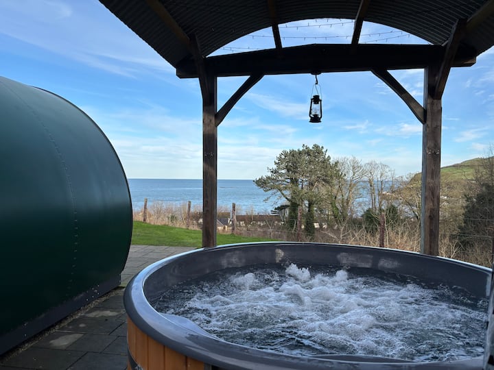 Ocean View Pods, Glenarm Castle - With Hot Tub - Carnlough