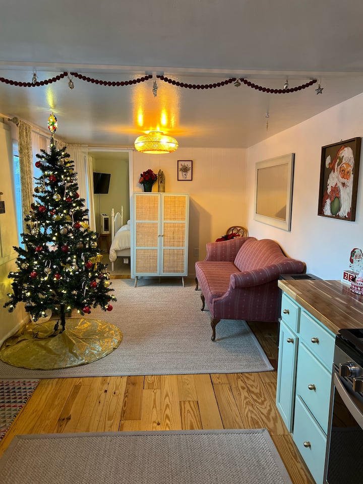 Sunny & Sweet Historic Cottage - Englewood, CO