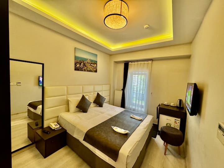 A Modern Hotel Room With City View Incl. Breakfast - İstanbul