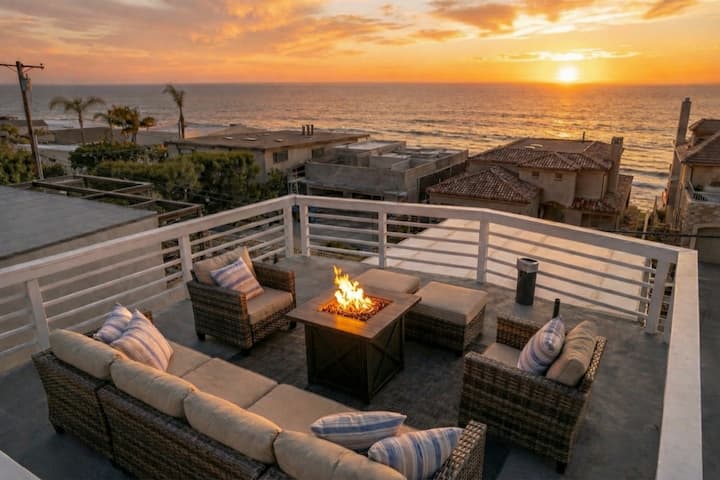 Steps To Sand! 5br Beach Retreat In Encinitas - Encinitas, CA