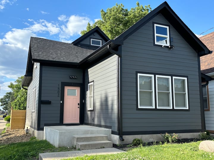 Modern Home Downtown Indy Near Convention Center! - Indianapolis, IN