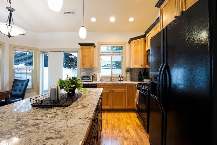 Fireplace Cozy Home In Dt King Dg Friendly - Eagle Island State Park, Eagle