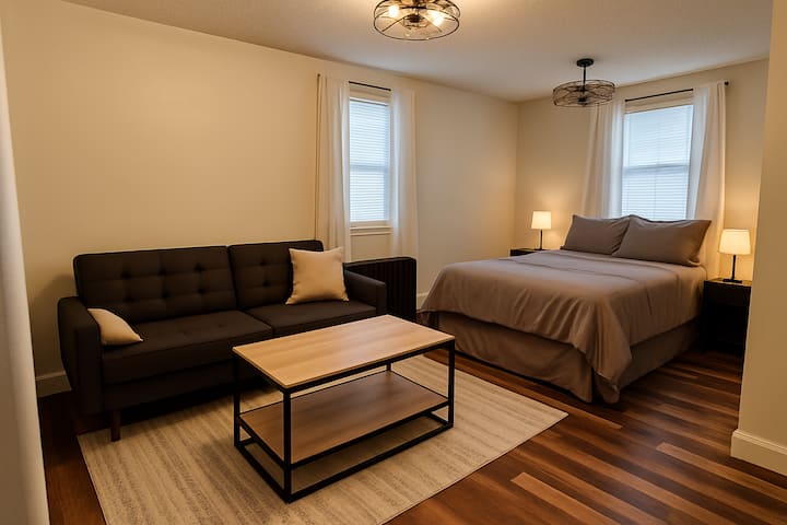 Chic Downtown Top-floor Studio With Big Kitchen - Cheyenne, WY