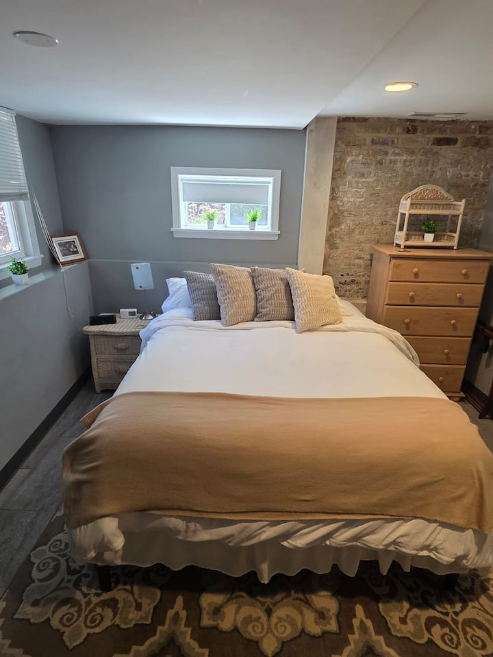Private Logan Square Garden Apt - Cicero, IL