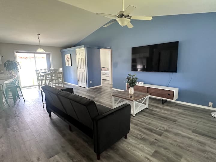 The Blue Cozy House - Pasco, WA