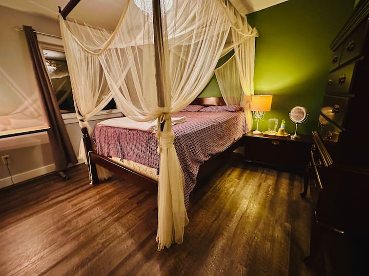 Private Room For Professional Visiting St. John’s - Paradise