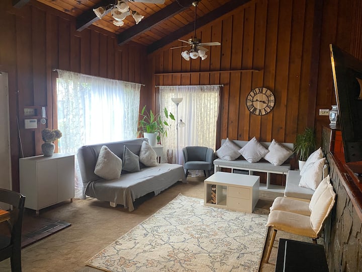 Charming Cottage In South Bay - South Los Angeles - Los Angeles