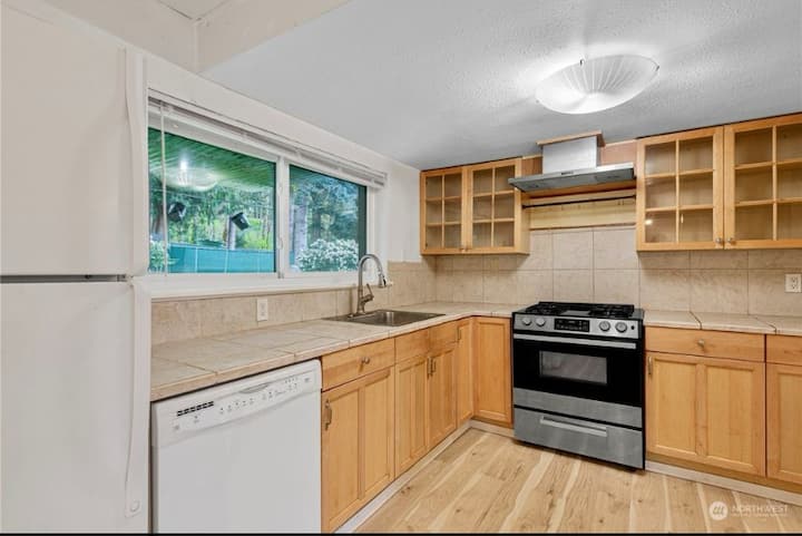House/fenced Yard /Garage/office - Woodinville, WA