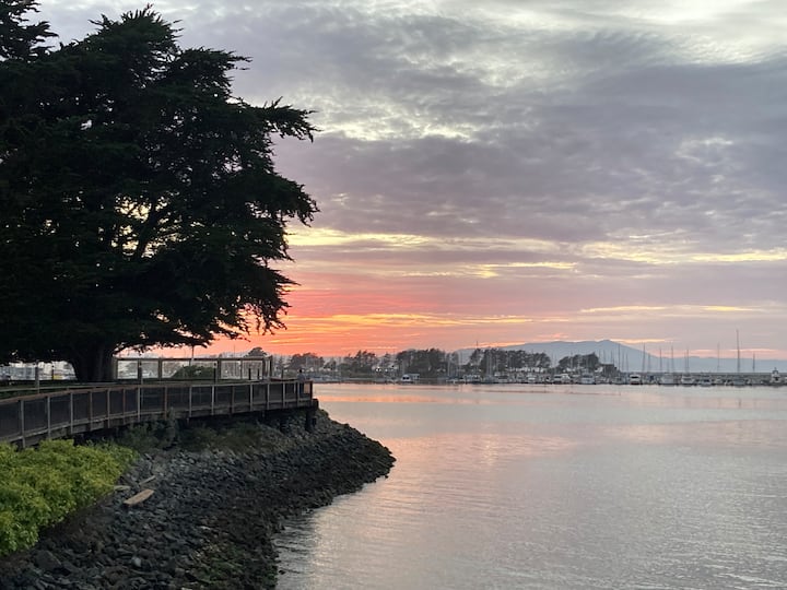 Waterfront Condo And Sunset View - Berkeley, CA