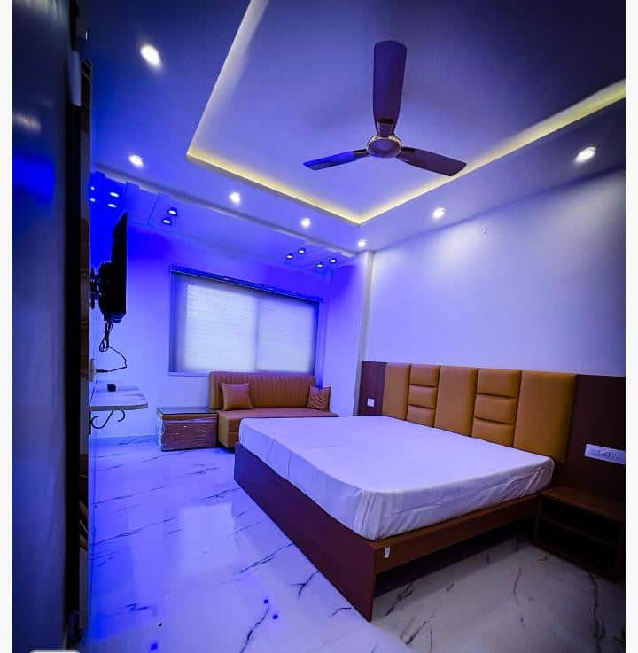 Richa Garden
Hall & Lawn - Lucknow