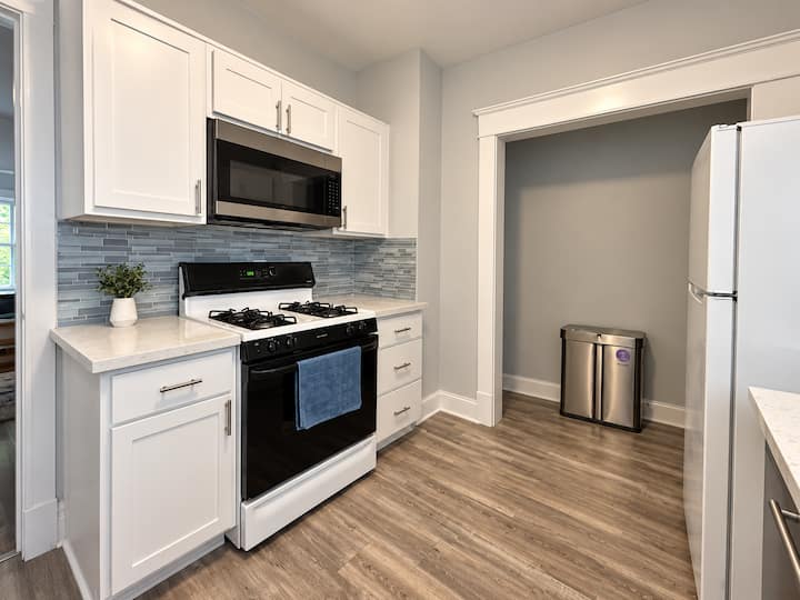Cozy University 4 Bedroom Home - Buffalo, NY