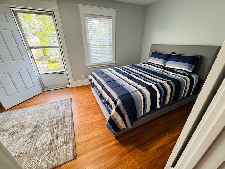 Cozy University 4 Bedroom Home - Buffalo, NY