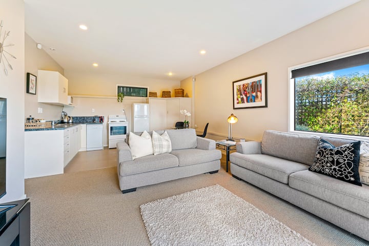Stylish Birkenhead Apartment. Sea And Bush Views - Auckland