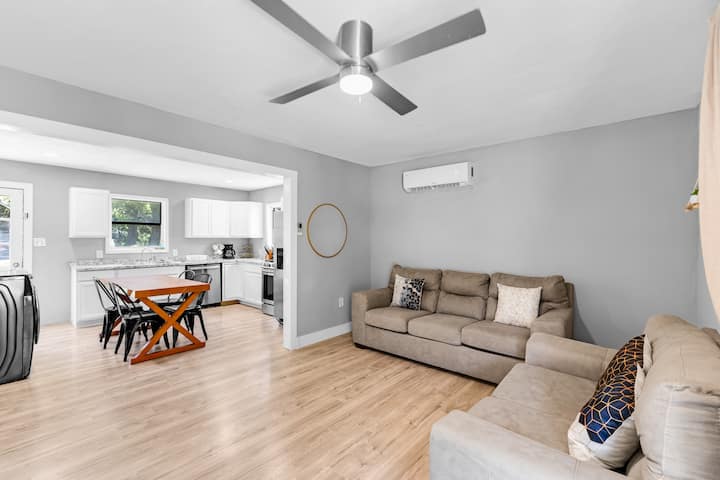 Cozy Home Great For Midterm Rental - Euless, TX